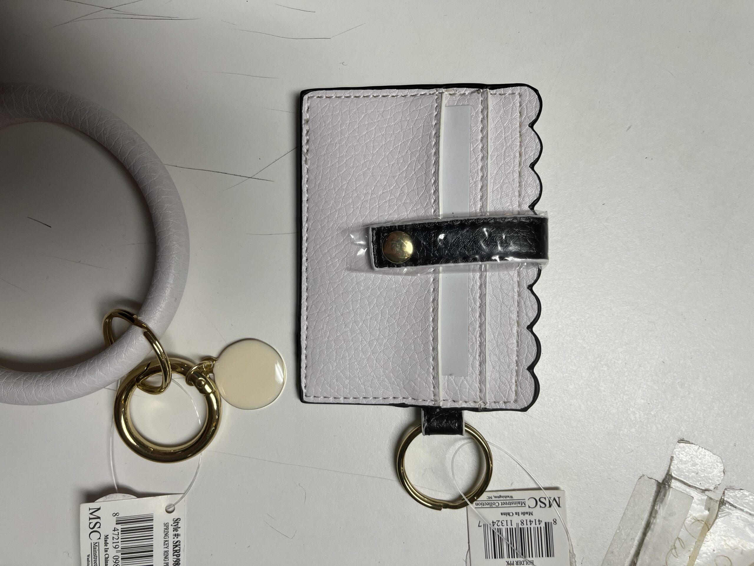 Scallop Card Holder Spring - Embroidery Heaven